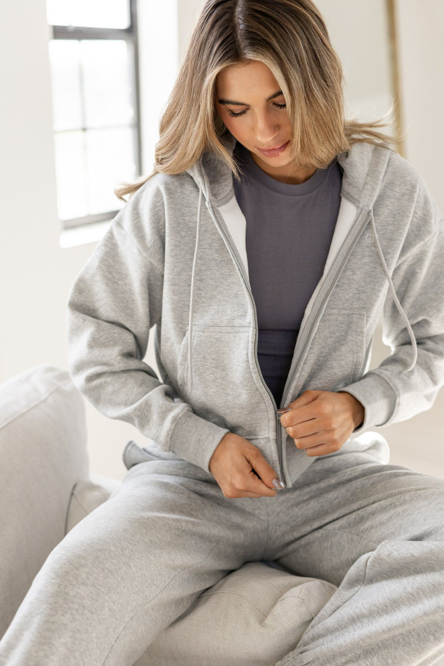 Lounge – Gold Hinge